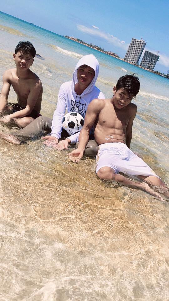 Mr.Rick KH on Twitter: "Tweet from Vid (@Vid02281618) Vid (@Vid02281618) Tweeted: គាត់ស្អាត ...