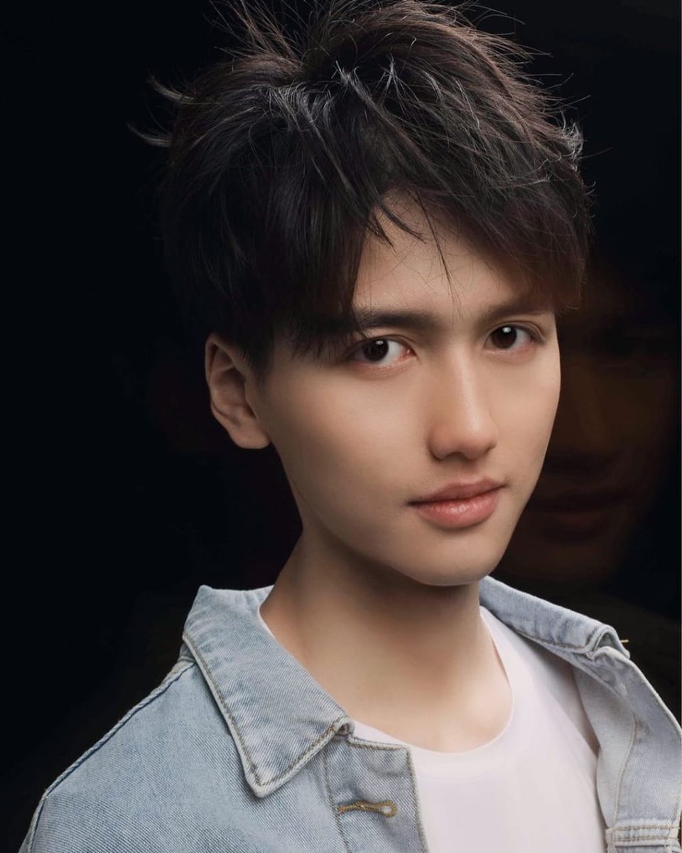 Boys Love Brasil on Twitter: "🔸 Natthapong é formado em Economia pela Universidade de Thammasat ...