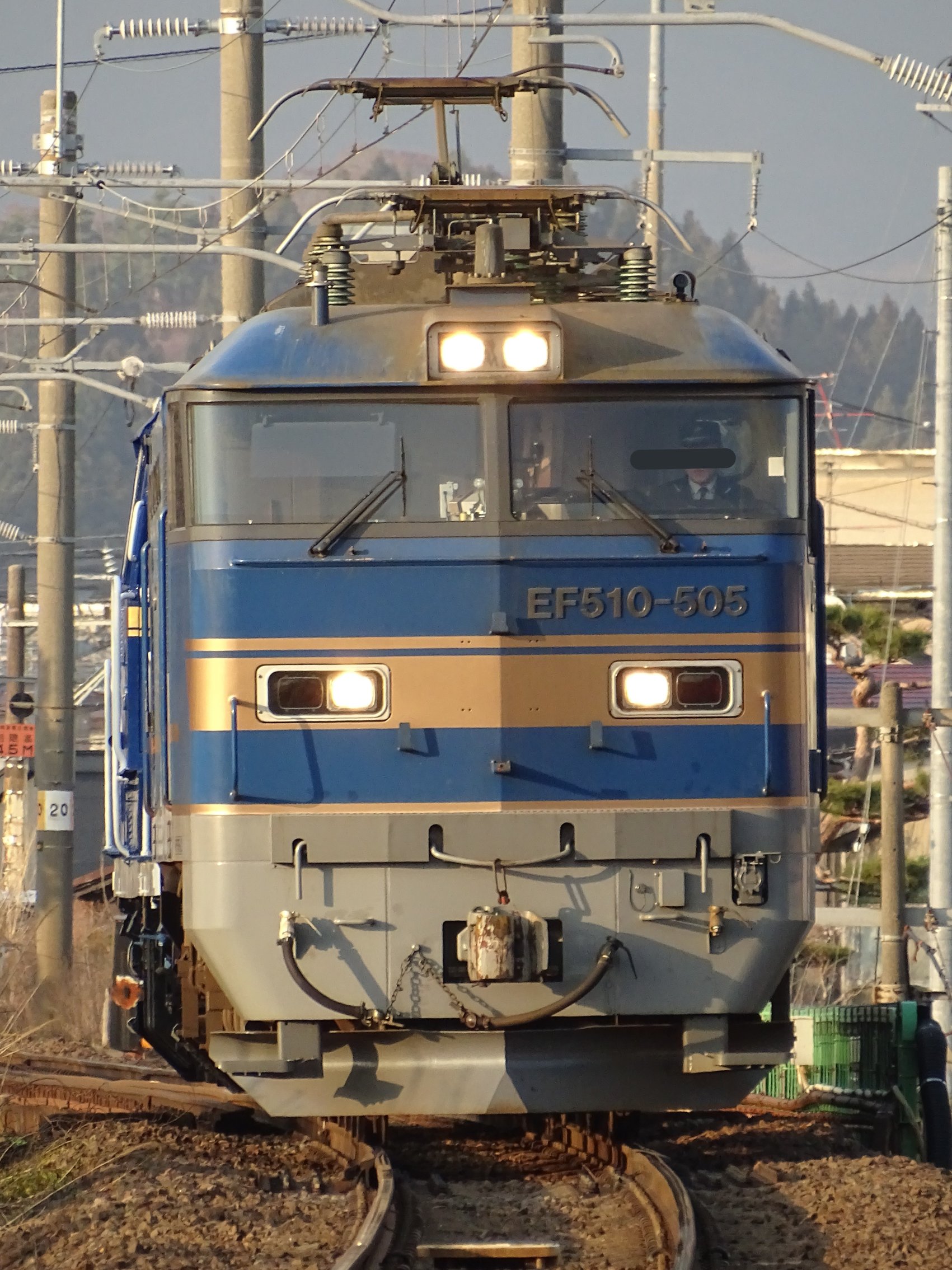 奥羽の北線 on Twitter: "4/3 羽越本線(秋田～羽後牛島間) 土取場踏切にて EF510 505+DE10-1109AT出場甲種輸送 https://t.co ...