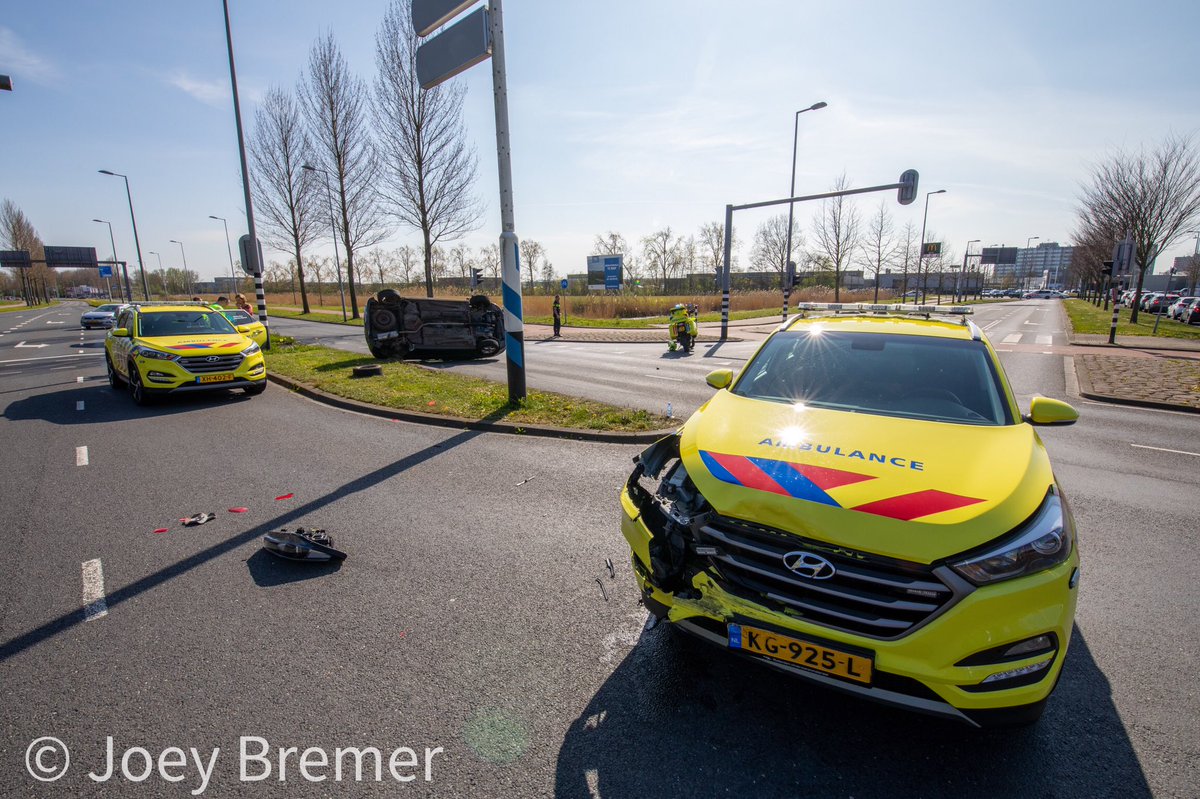 Melding ambulance Randweg Rotterdam inzake aanrijding - Oozo.nl