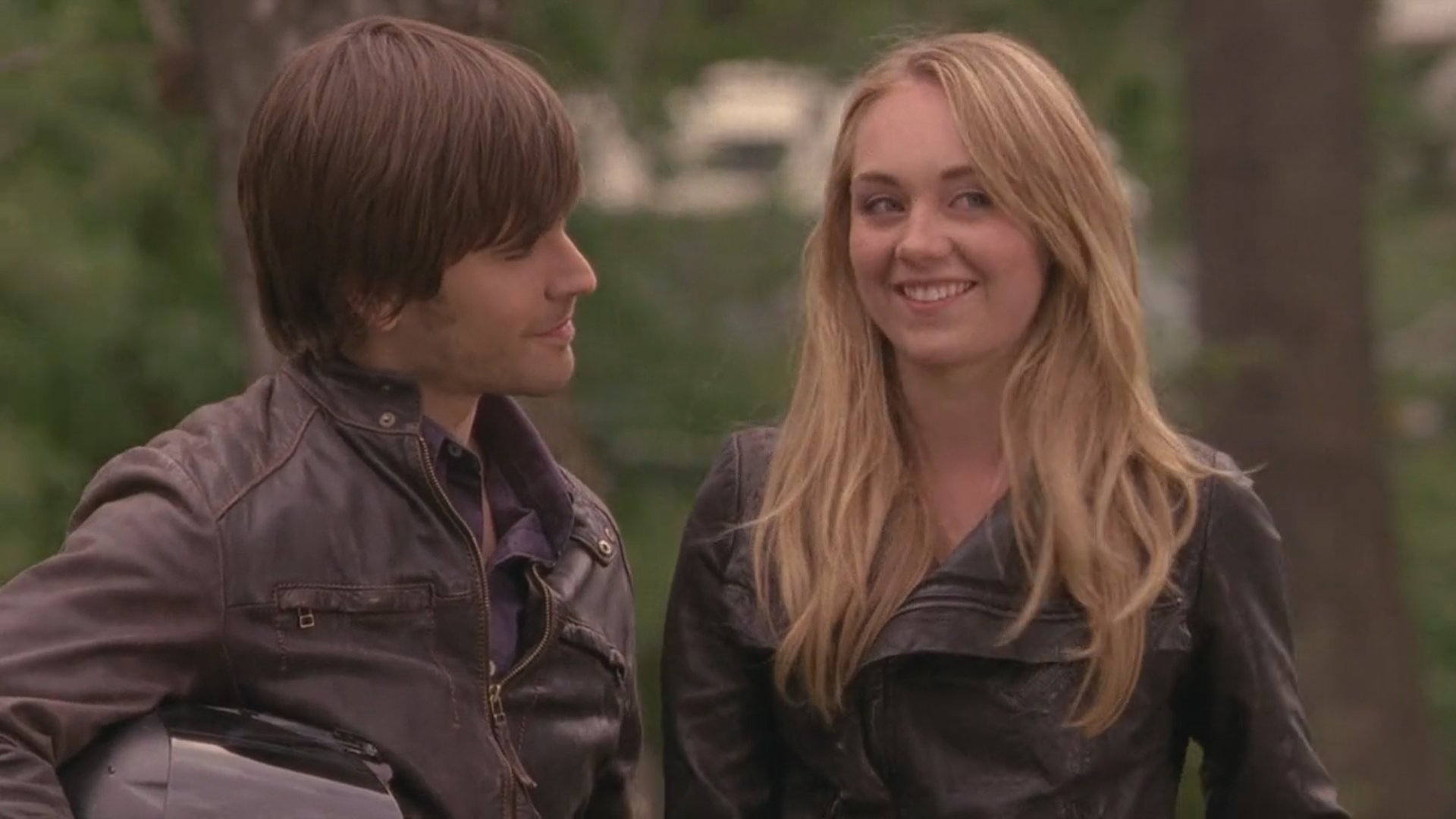 Graham Wardle And Amber Marshall Kissing