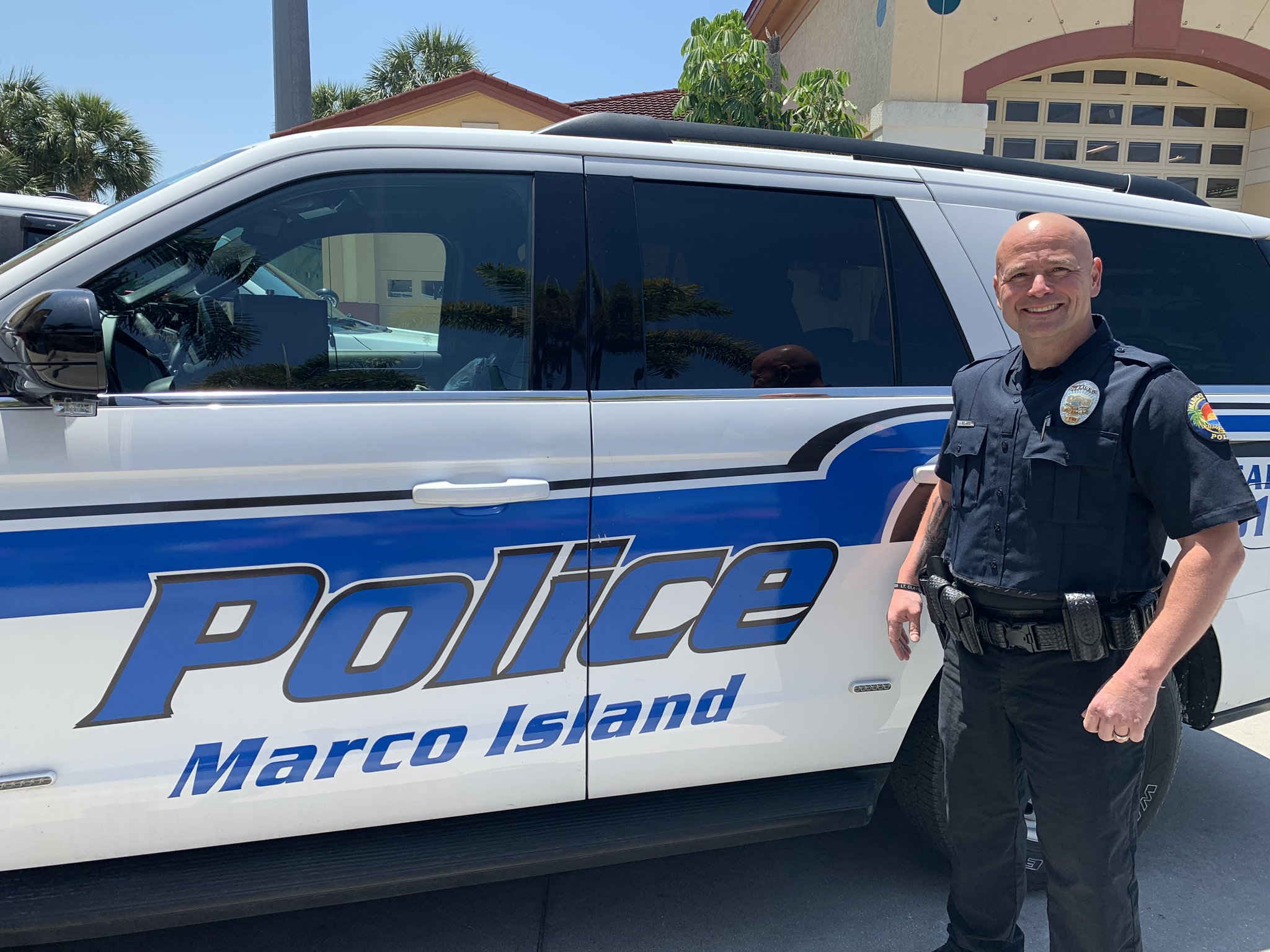Marco Island Police Chief Sunrise Rotary Reimburses Officer Gray Under
