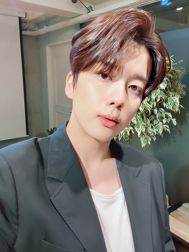 Bap Youngjae Selca