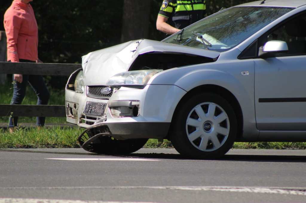 Politie en ambulance naar ongeval met letsel,,,, Lees verder op onze ...