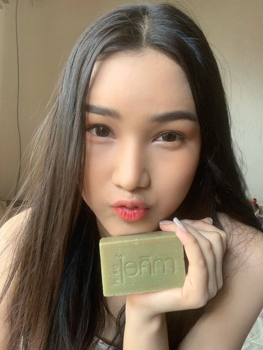 nnoey_yosita on Twitter: "สบู่เย็นไอศิกา ทำจากสมุนไพร 7 ชนิด ฟองเยอะไม่บาดผิว ทำให้ผิวดูผ่องใส ...