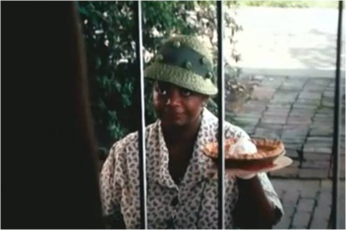 Minnie The Help Gif
