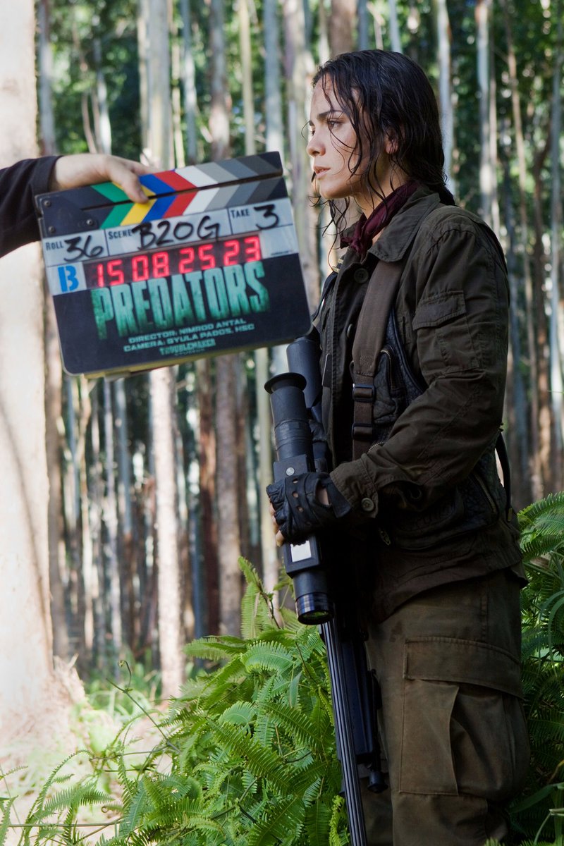 Alice Braga Predators