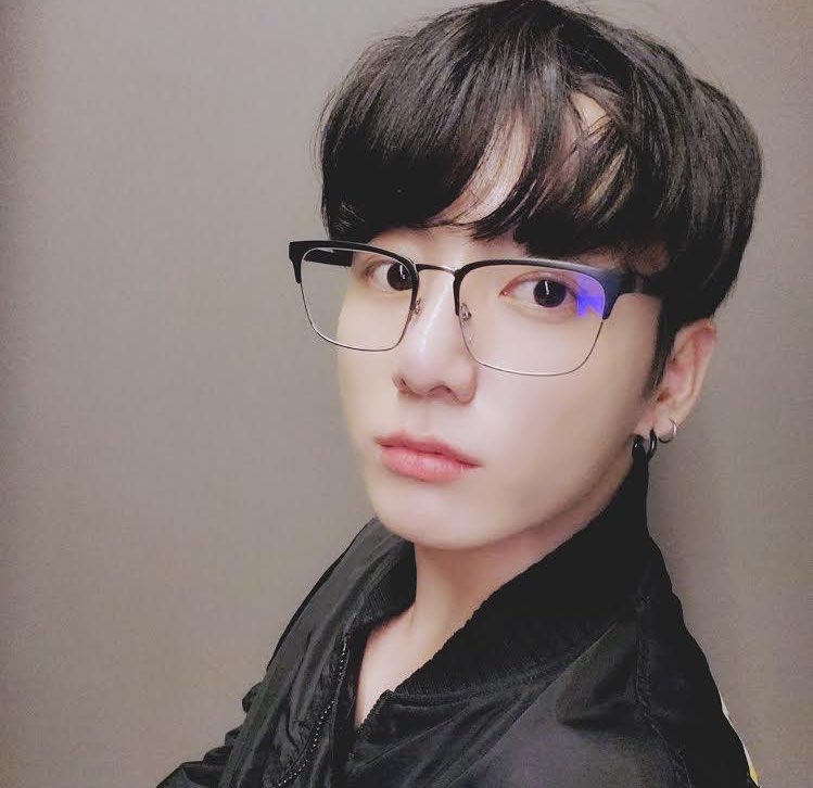 Lawrence Velasquez's Instagram, Twitter & Facebook on IDCrawl