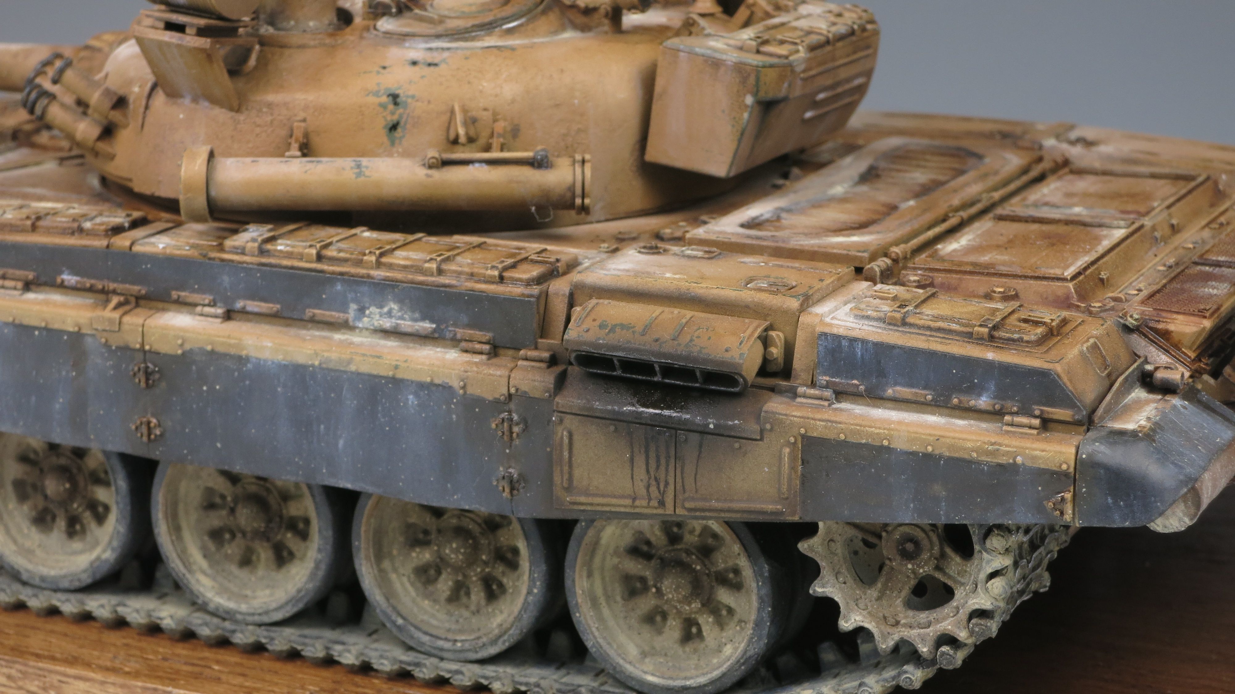 ぼす bo_ss on Twitter: "【完成】1/35 タミヤ T72M1 あまり見ないイラク仕様で製作してみました。埃汚れにメリハリがでるように気をつけました🌝 #模型戦車道 #タミヤ ...