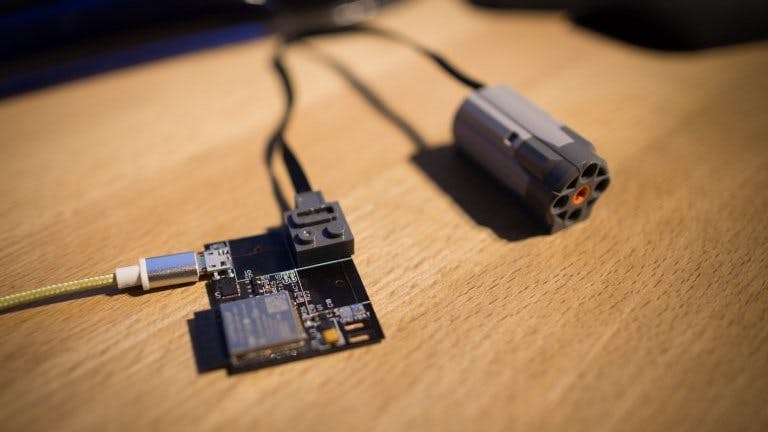 Hackster.io on Twitter: "The LegoRemote is an ESP32-based remote that works with LEGO Technic ...