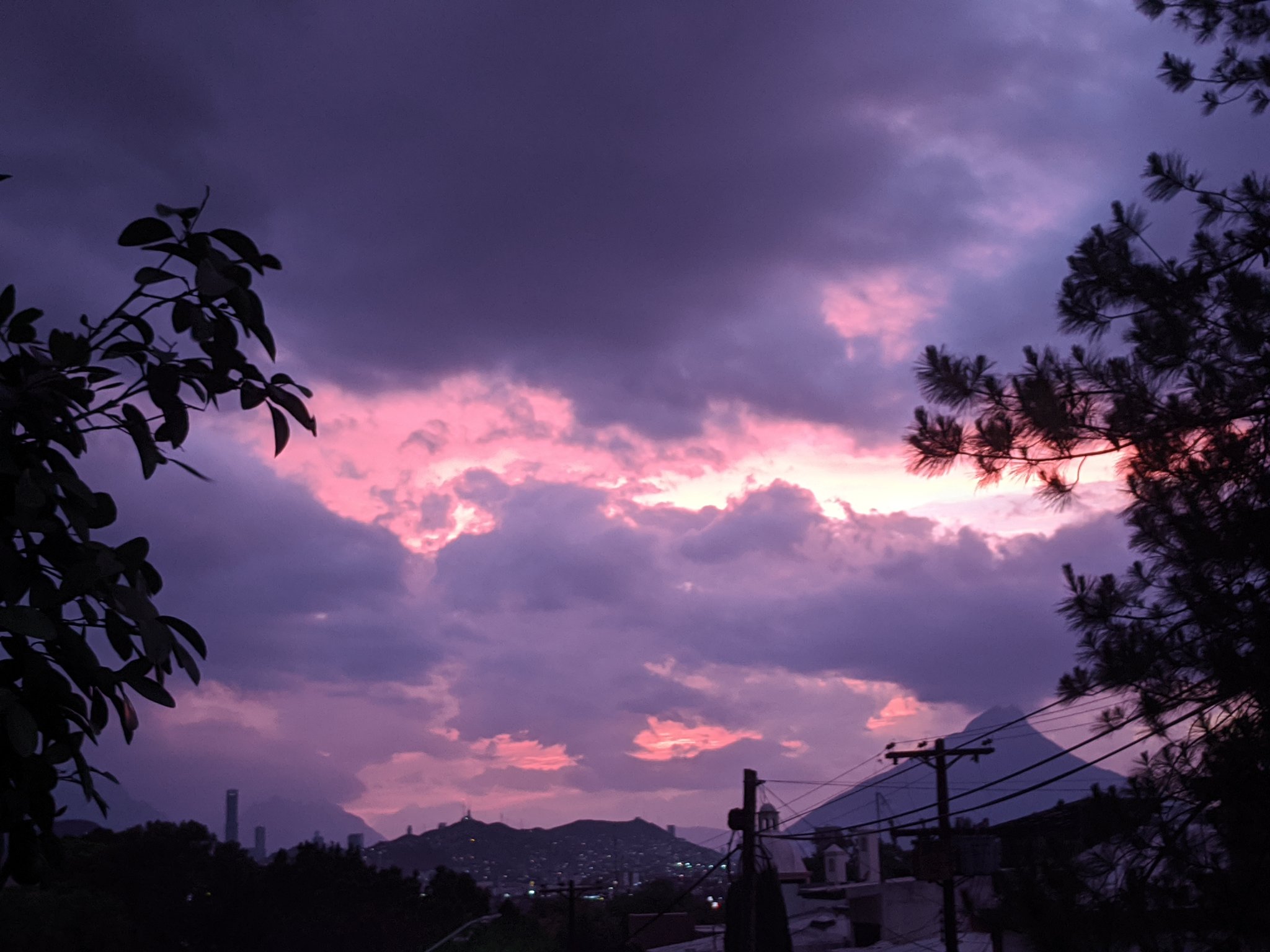 Cielo Morado Al Atardecer