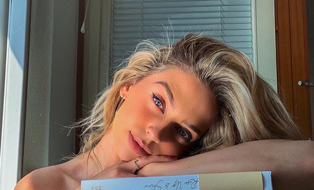 Tiktok Star Addison Rae Stops By, Mike Tyson Gets Baked & Caitlin ...