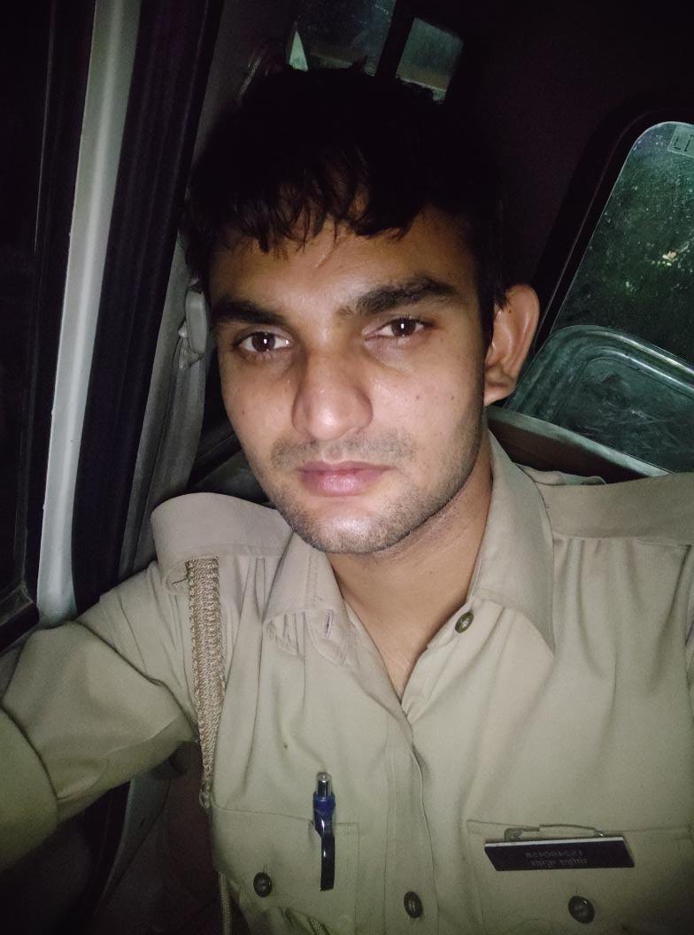 MOHIT SOLANKI (@mrpolicewala) | Twitter