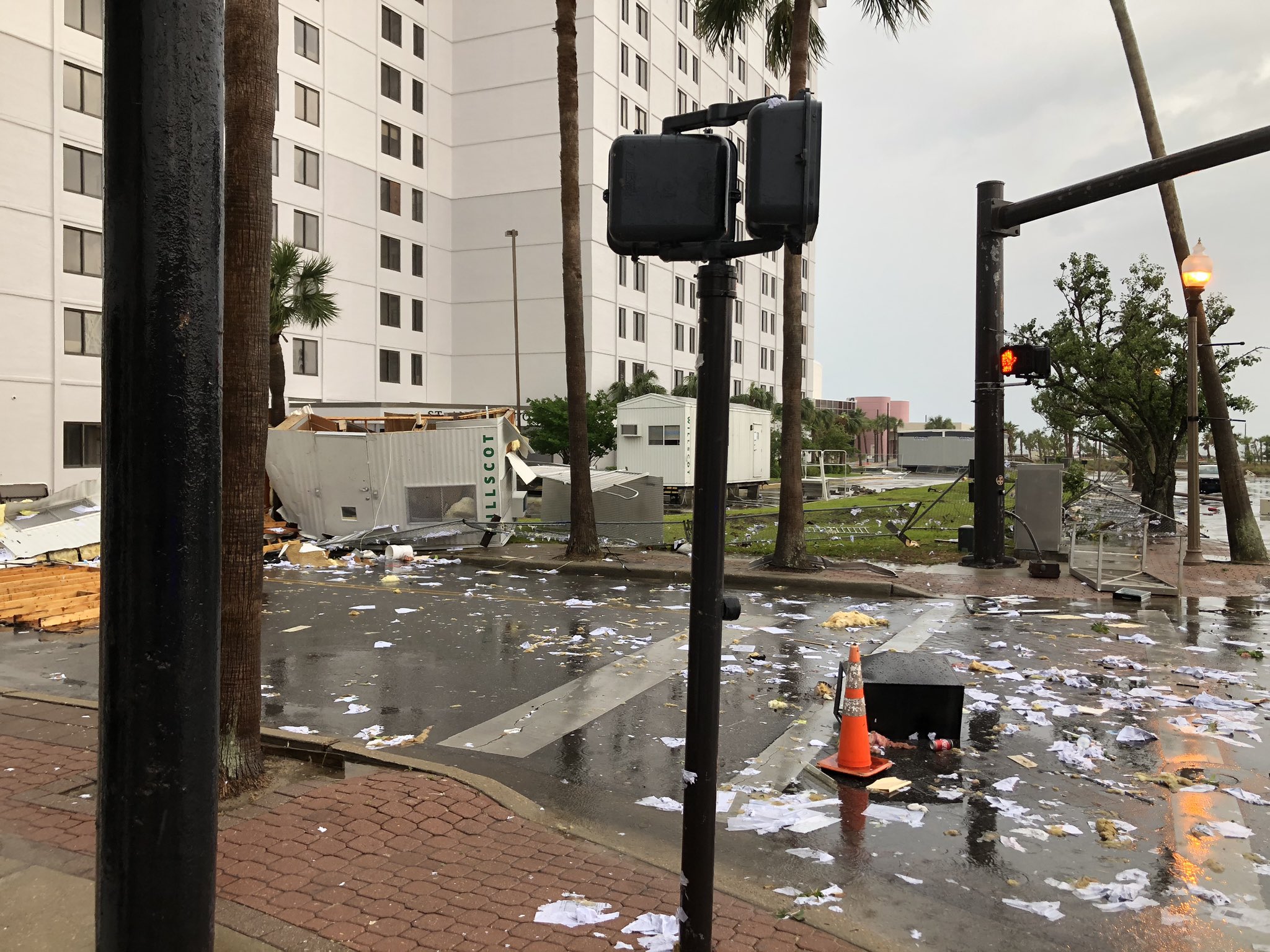 SHBA goditet nga tornadot, së paku 7 të vdekur dhe dhjetëra të plagosur ... SHBA goditet nga tornadot, së paku 7 të vdekur dhe dhjetëra të plagosur ...