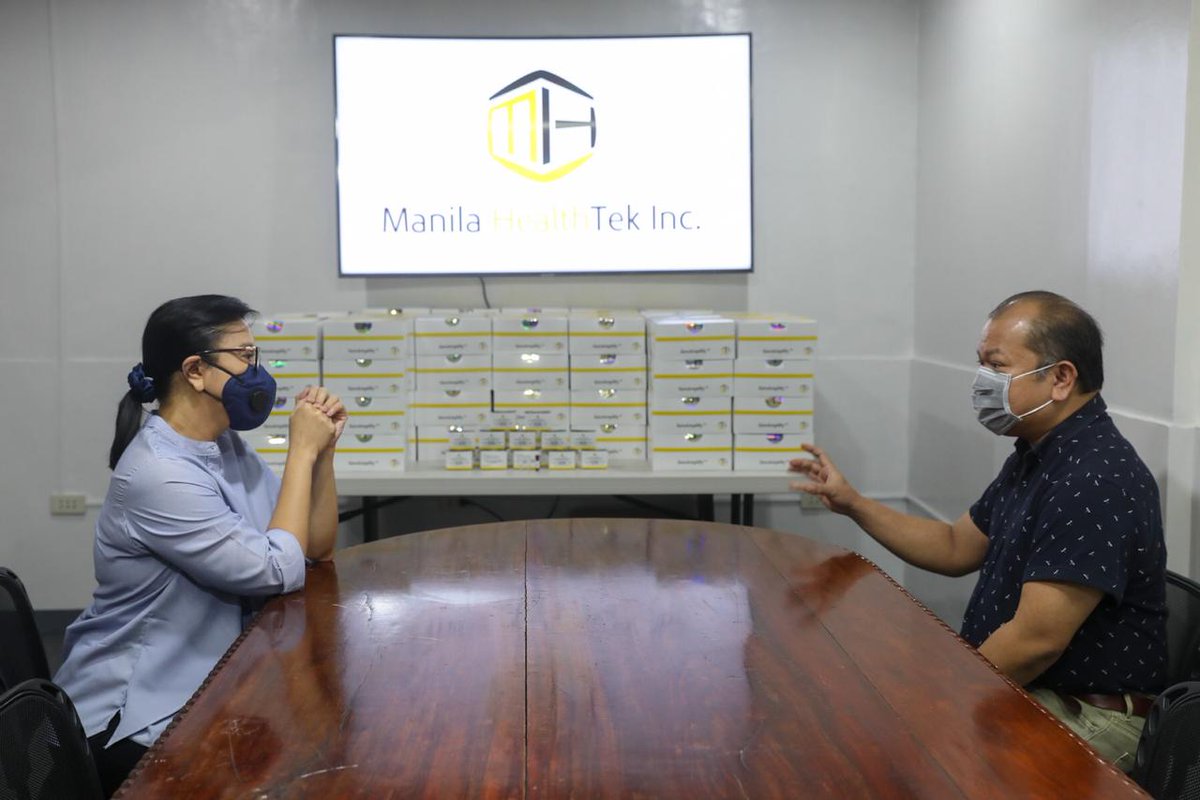 LOOK: VP Leni Robredo and Dr. Raul Destura close the deal between the ...