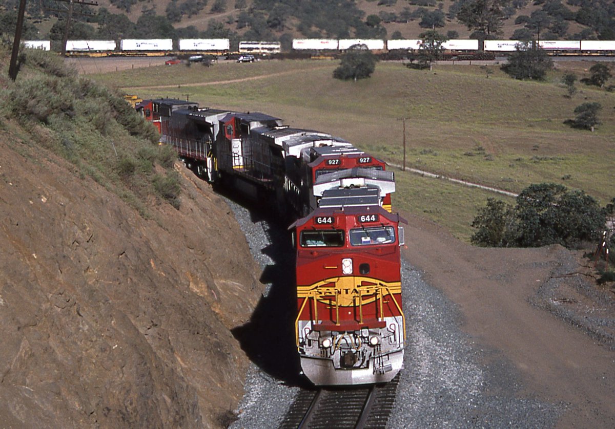 Sir Real 🕇🇺🇸🇮🇱 on Twitter: "AT&SF C44-9W 644 is leading an eastbound intermodal train around the ...