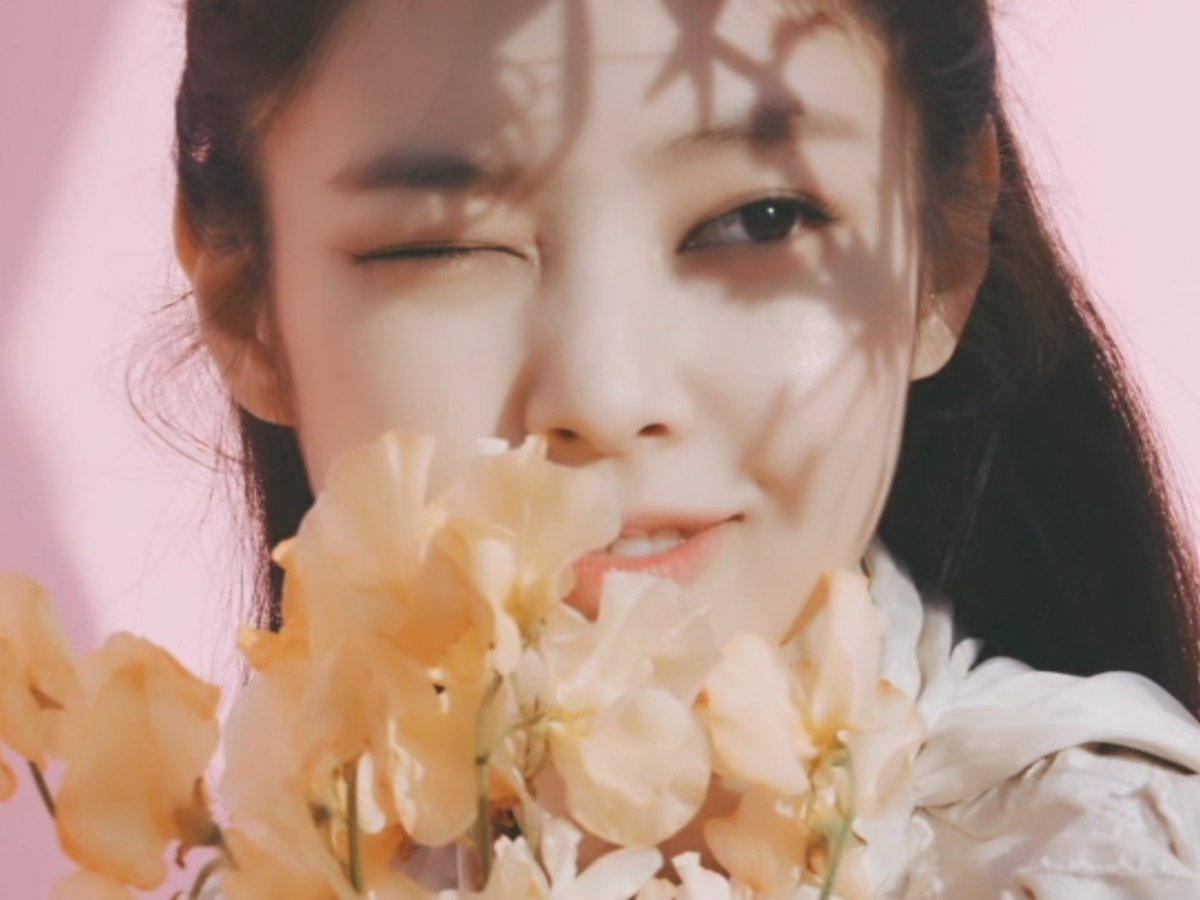 Jennie Flowers's Instagram, Twitter & Facebook on IDCrawl