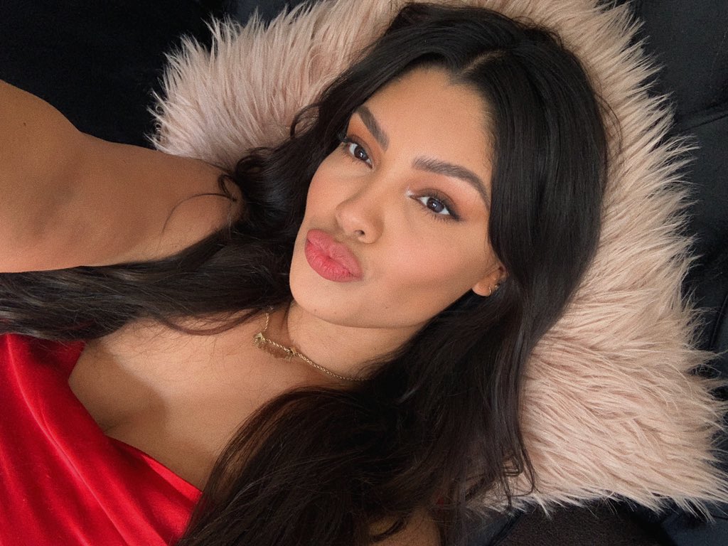 Jocelyn corona🦋 on Twitter: "Tu contándome de ti, yo hablándote de mi 🦋 https://t.co/yvh9MGEs4J ...