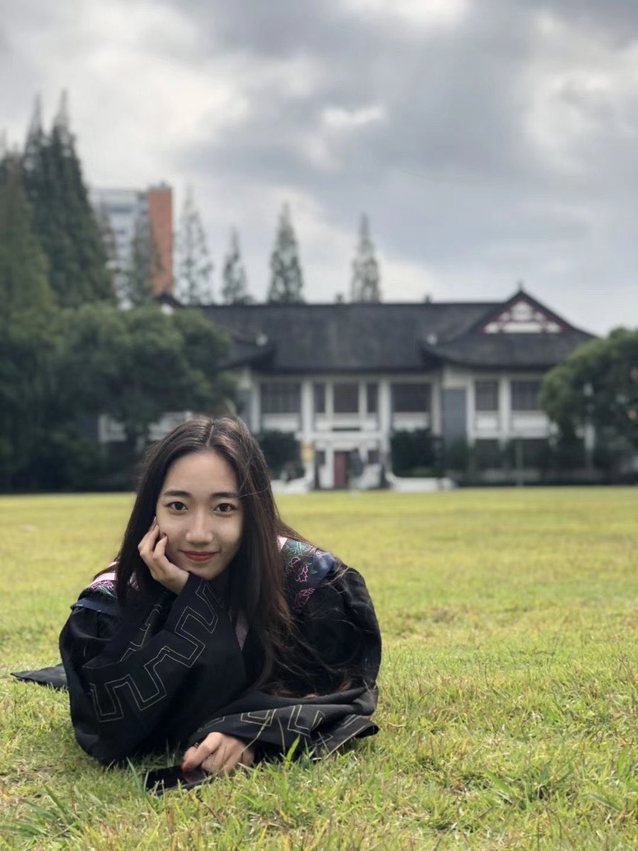 推友投稿:极品女友 定位上海 人前女神学霸 其实是个反差婊 有点m属性 被调教后爱上了露出 欢迎评论区羞辱她以及射屏 她跟我说想要被骂湿然后自慰 认出来的也欢迎来操 反正是条母狗无所谓的