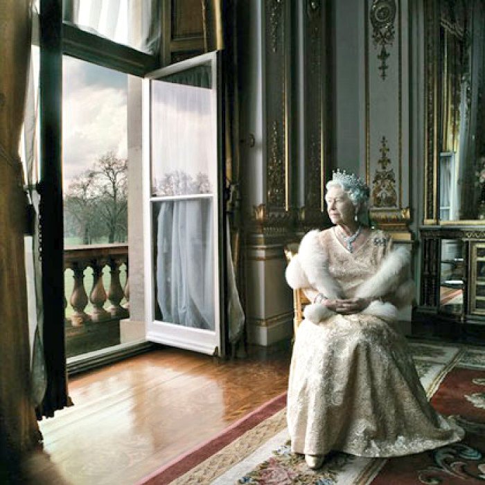 Annie Leibovitz Photographs Queen