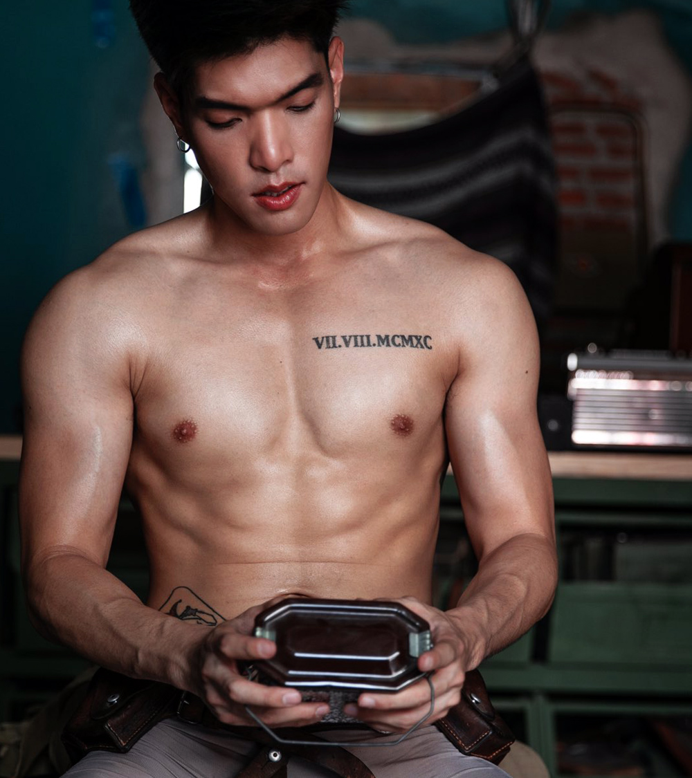 ModelTradez on Twitter: "Check out the (NSFW) preview gallery of @hunt_magazine issue #6 over at ...