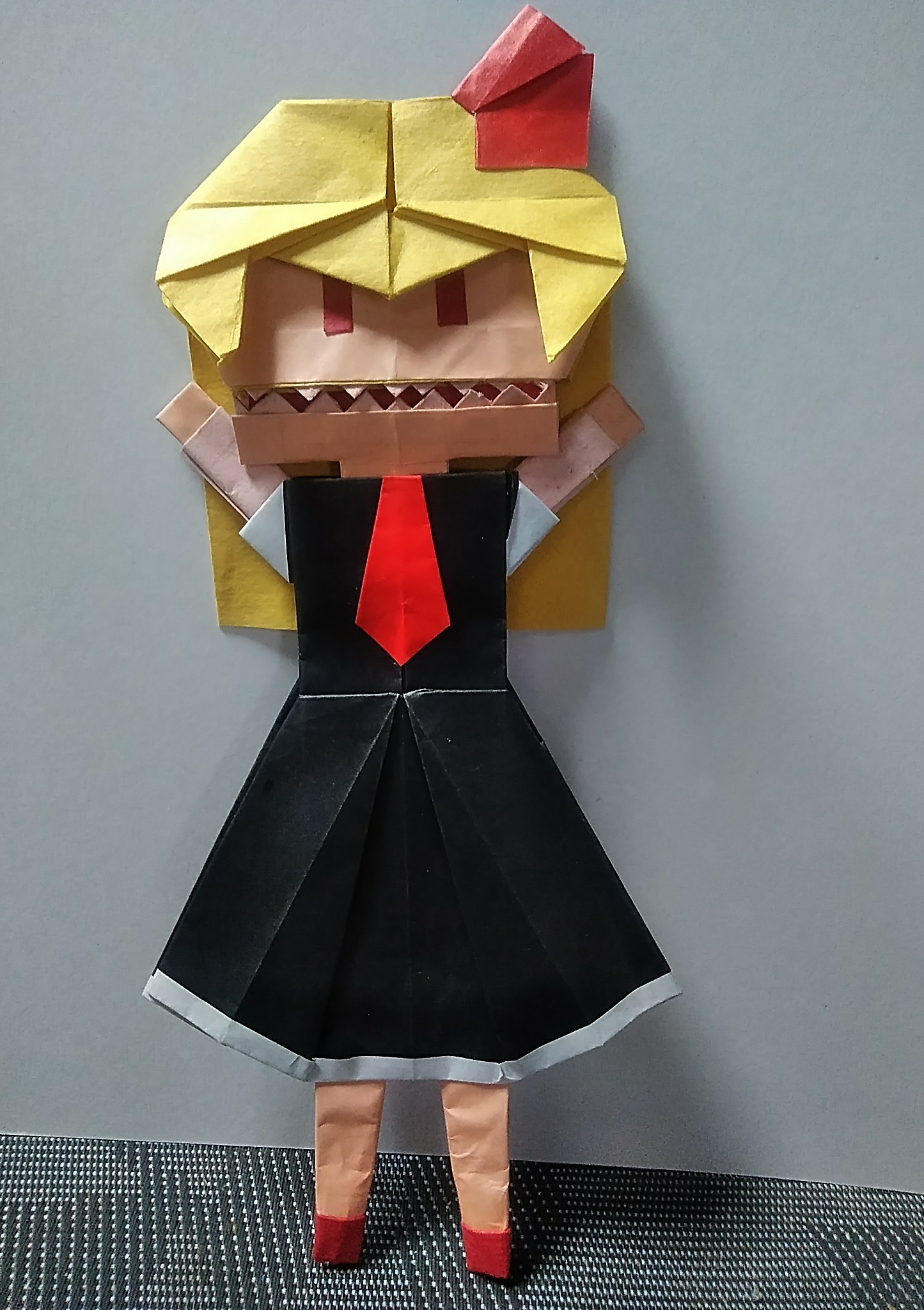 折り紙折るよ On Twitter 口の中に指が横に入れれる ルーミアを折り紙で折りました。 可愛さを丸々捨てて 怖いと言うイメージ優先で