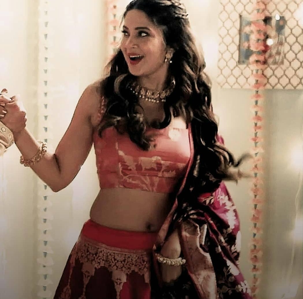 Jennifer Winget Hot Navel In Saree