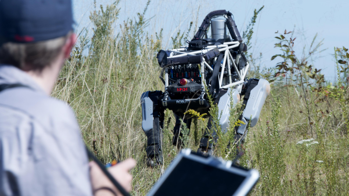 Pandemic Robots Are Now Patroling Singapore Like A 'Black Mirror ...