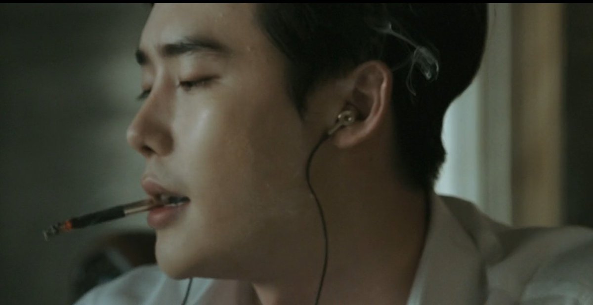 Lee Jong Suk Smoking