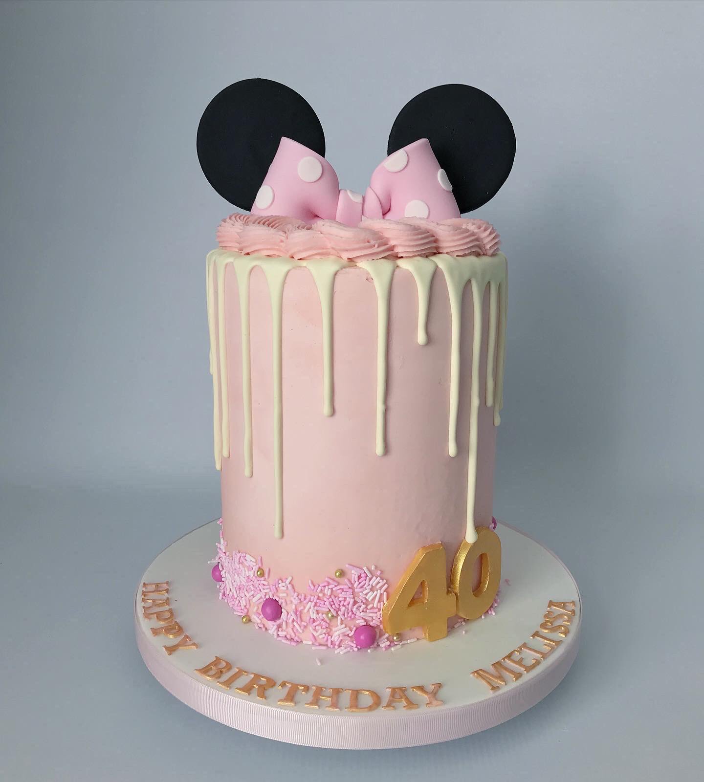 Minnie Mouse Bowtique Cake