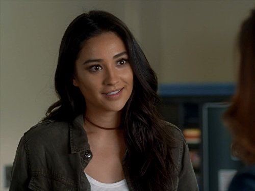 Emily Fields Hair Season 4
