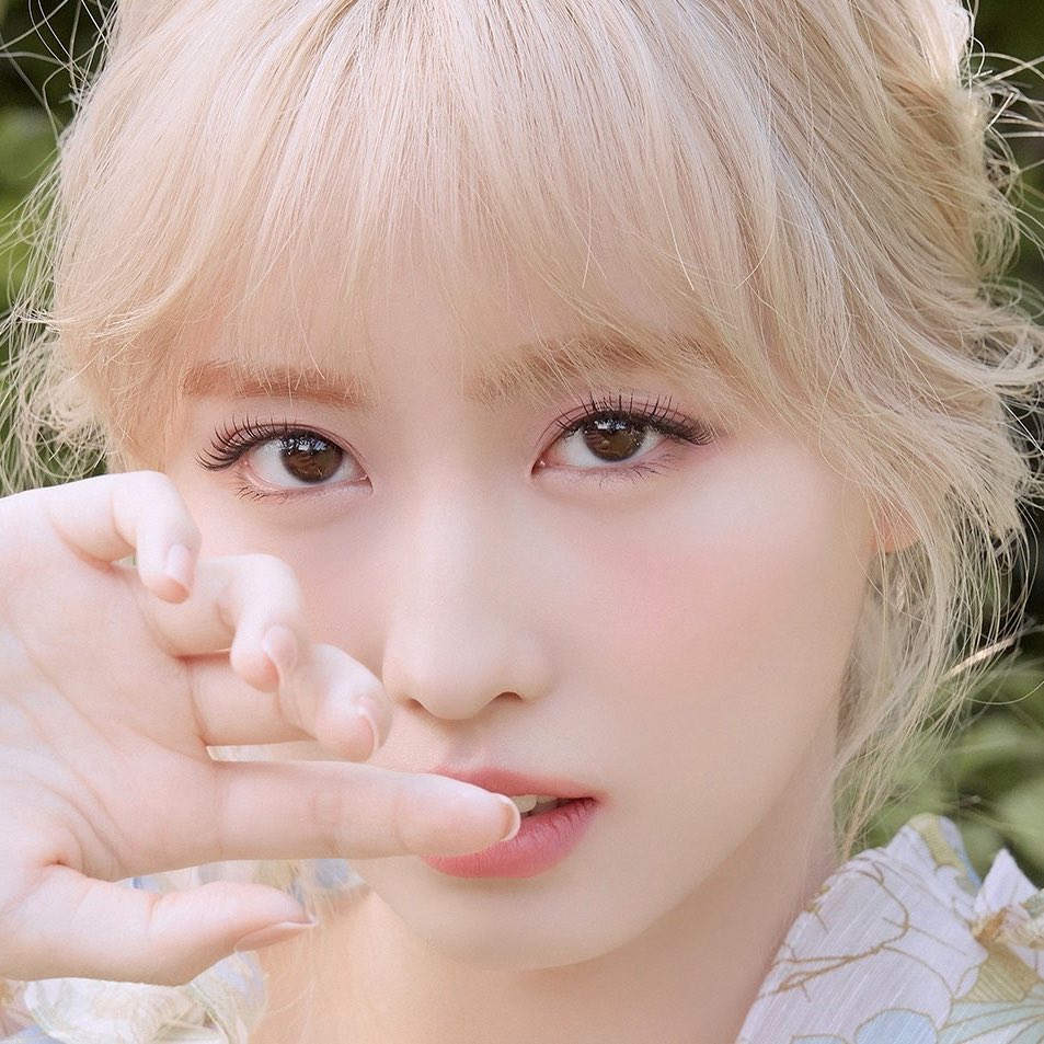 daily hirai momo 💌 on Twitter: "she’s so ethereal it’s insane…