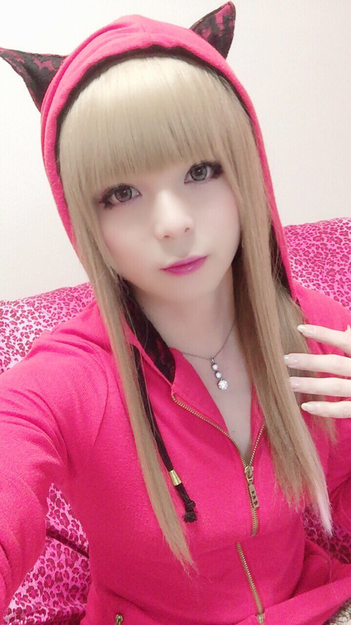 咲姫(さき)・ひな On Twitter 部屋着も見てみたいというリクエストがあったので真っ赤な服を着てみました 最近体重増えちゃったのでちょっと痩せんといかん💦 お店は今週末に完全に再開