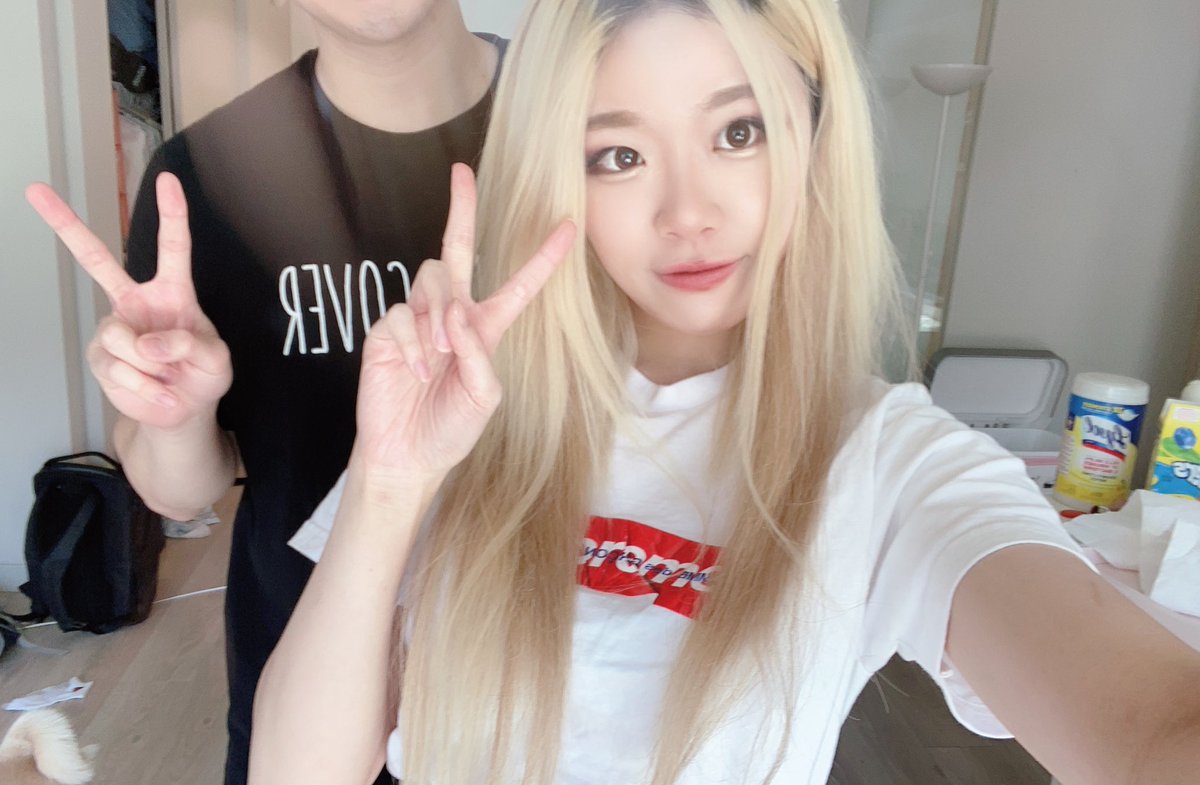 「I has a special person on my stream toda」|jaime💛 のイラスト