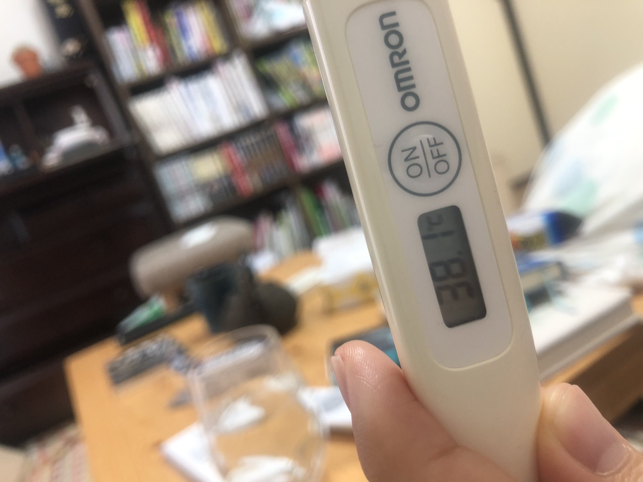 塩谷 歩波／Honami Enya on Twitter: "ウワァァァ熱出た…38.1度。ひー、マジかぁ…寒気は軽度だし、だるさもそこまでじゃないし、咳も一切ないからほぼ風邪だろうけどこれは ...