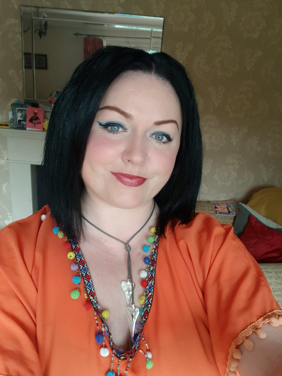 Sarah Strawbridge's Instagram, Twitter & Facebook on IDCrawl