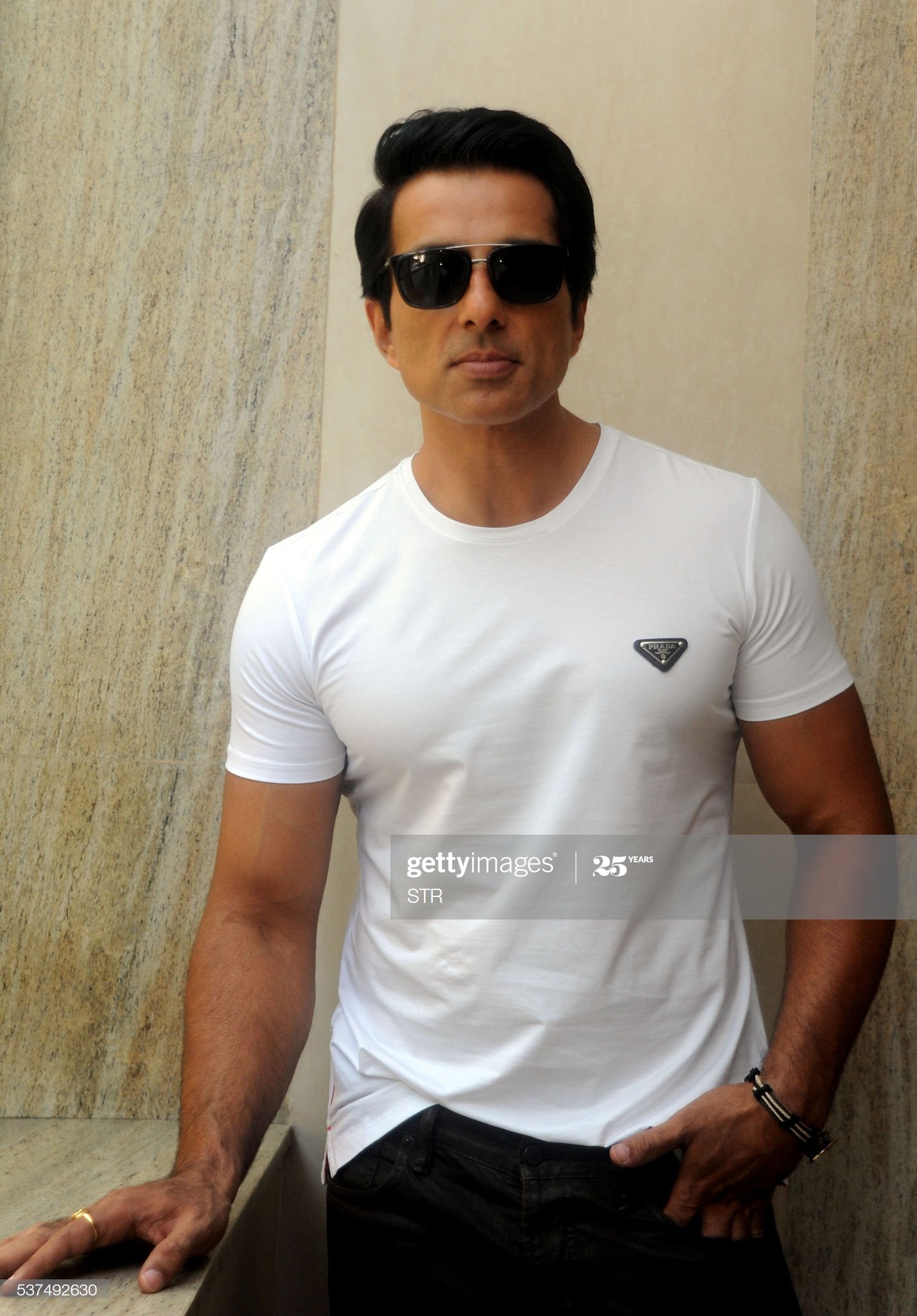 Jitendra Rathore on Twitter: "दुनिया जानती है @SonuSood #पर्दे पर कमाल के #Hero हैं लेकिन आप तो ...