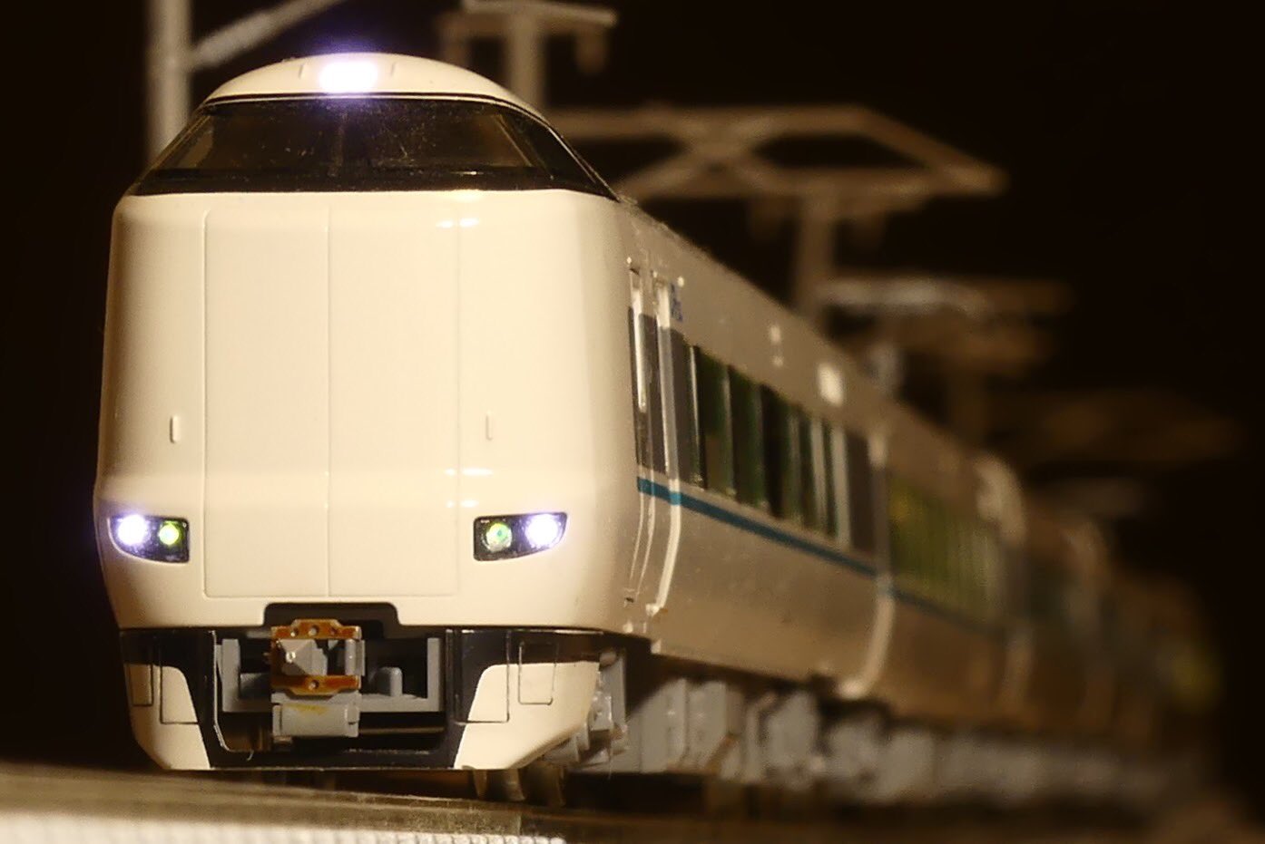ま る な な on Twitter: "その11 321系(TOMIX) ライトが製品のままだと本当に暗い(暗い(暗い)) でも意外と良い見た目してるので加工で化けます https://t ...