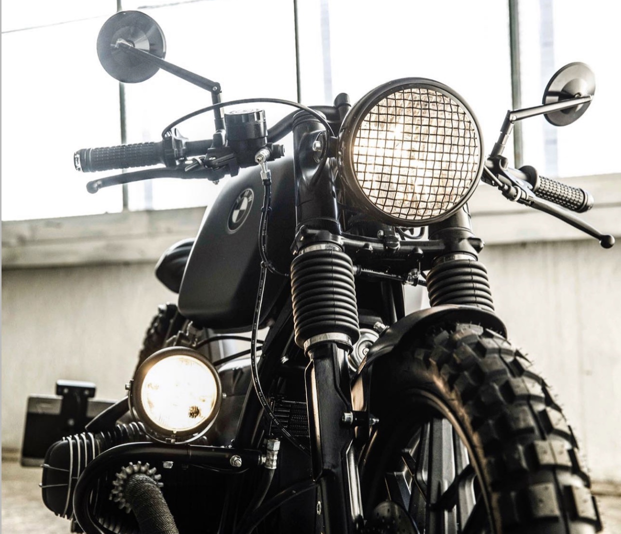 Cafe Racer Black Matte | Reviewmotors.co