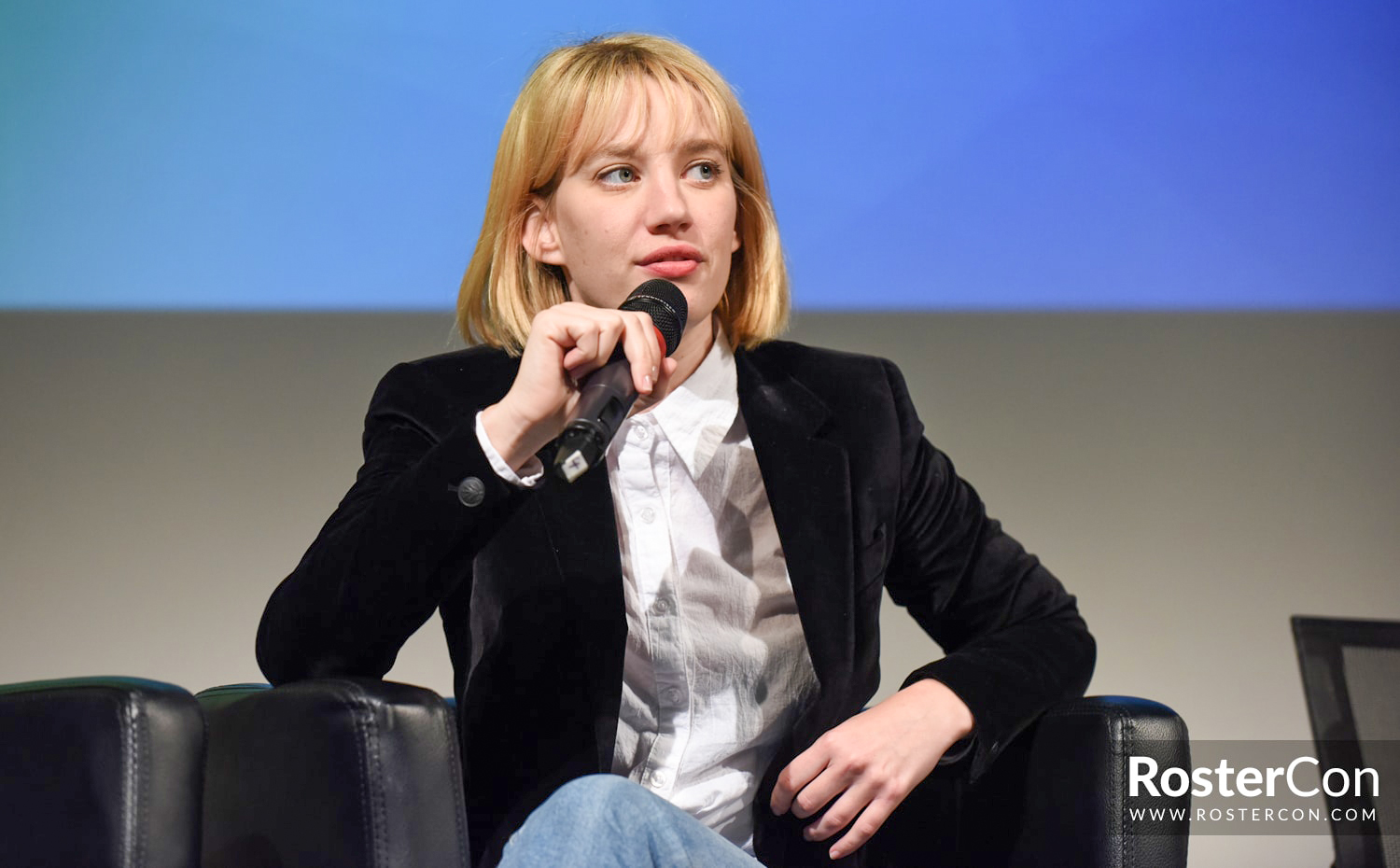 Roster Con on Twitter: "Il y a 1 an / 1 year ago - #OSAB by @EmpireConv Panel #JaneTheVirgin / # ...