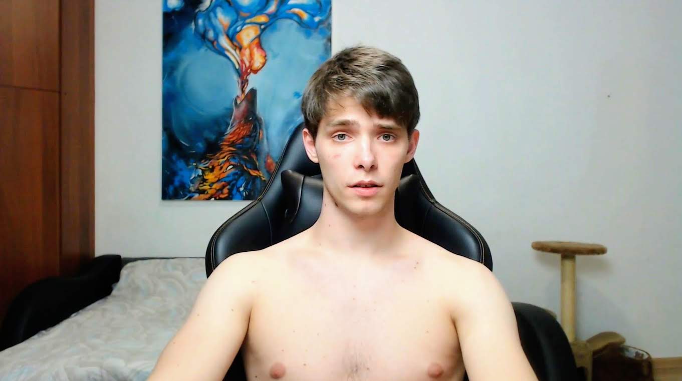 Logan98elite on Twitter: "Dmitry Romanov is ONLINE NOW! He's amazing, go visit his room and have ...