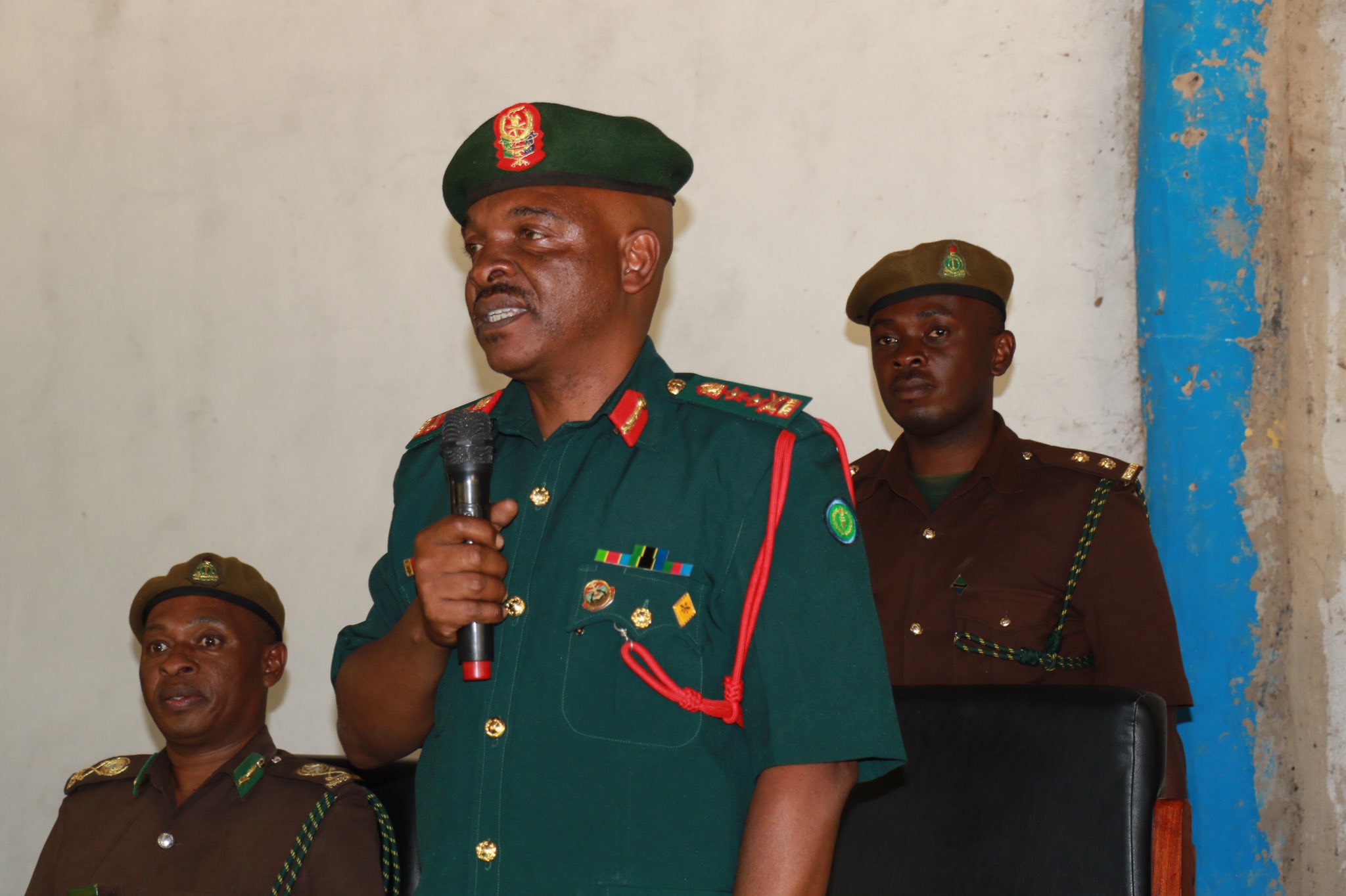 Haki Ngowi on Twitter: "Meja Jenerali Suleiman Mzee ambaye pia ni Kamishna Jenerali wa Magereza ...