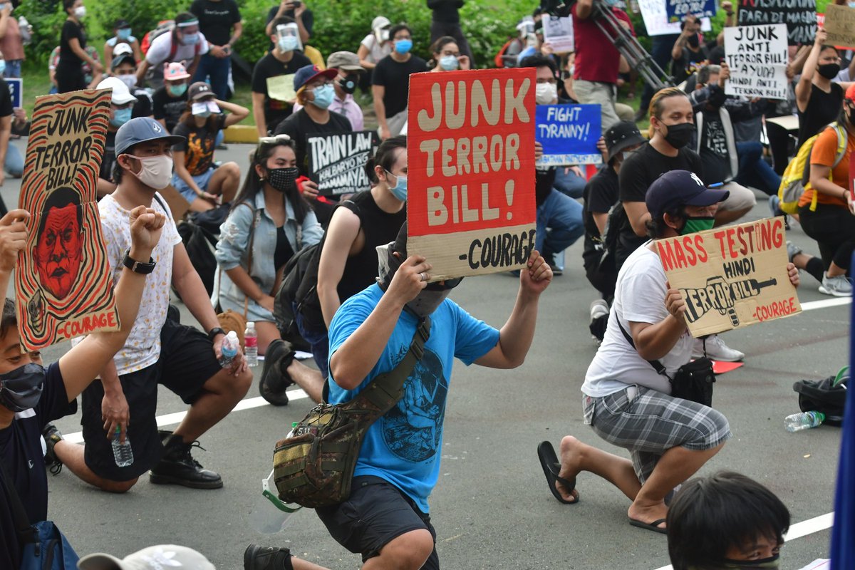Filipino protesters take a knee in solidarity with the ongoing ...