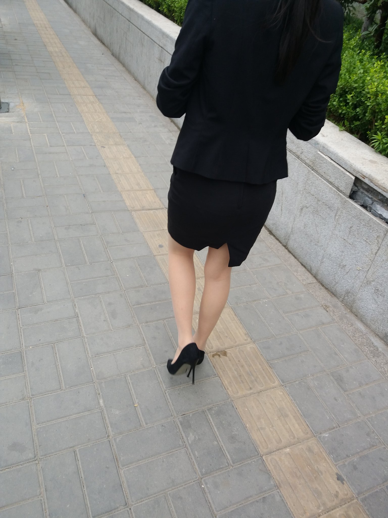 天桥小哥 On Twitter 尾行公司行政美女，丝袜高跟，眼镜骚货 Esrbag6q3u Twitter