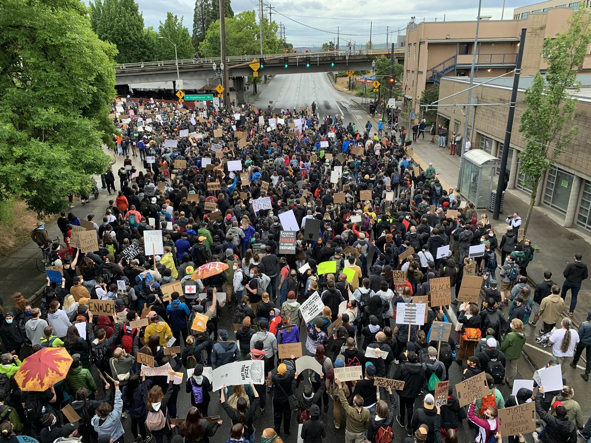 Thread by @MrOlmos: #portland demonstrations day 8 Sorry, your browser ...