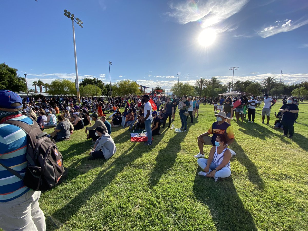 There are hundreds of people (I estimate 500 or so) have gathered here ...