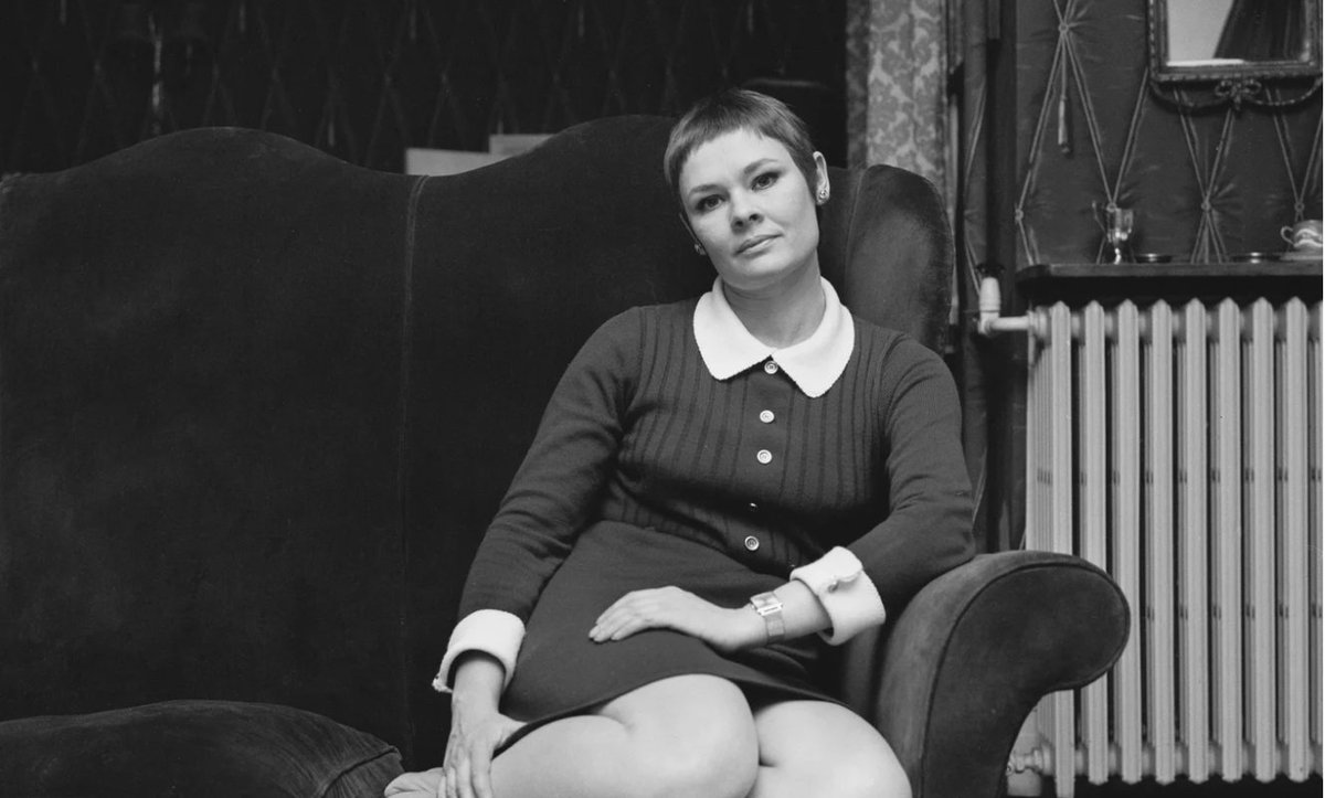 From the 1957 production of Hamlet, in which she made her stage debut ...