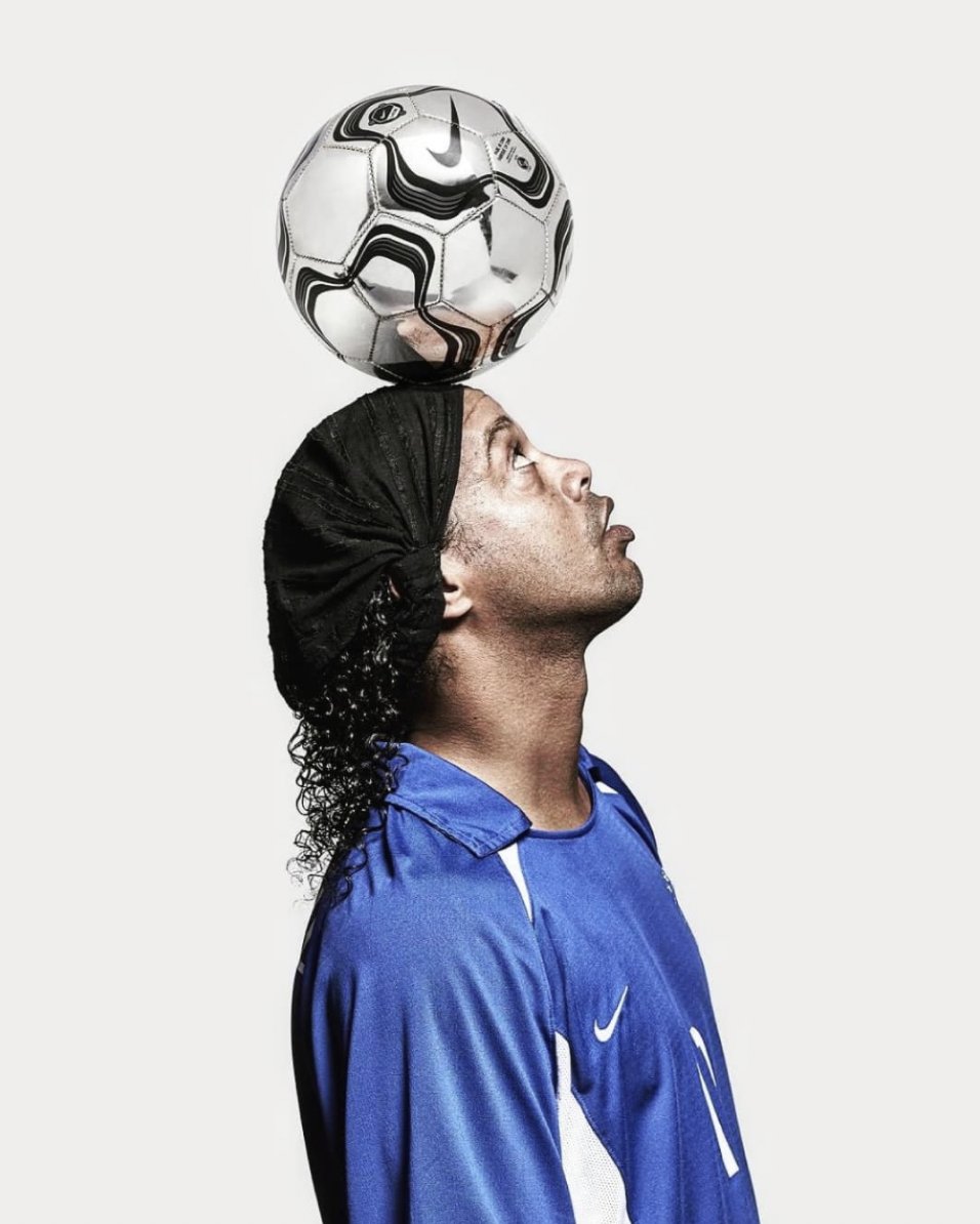 Ronaldinho Juggling