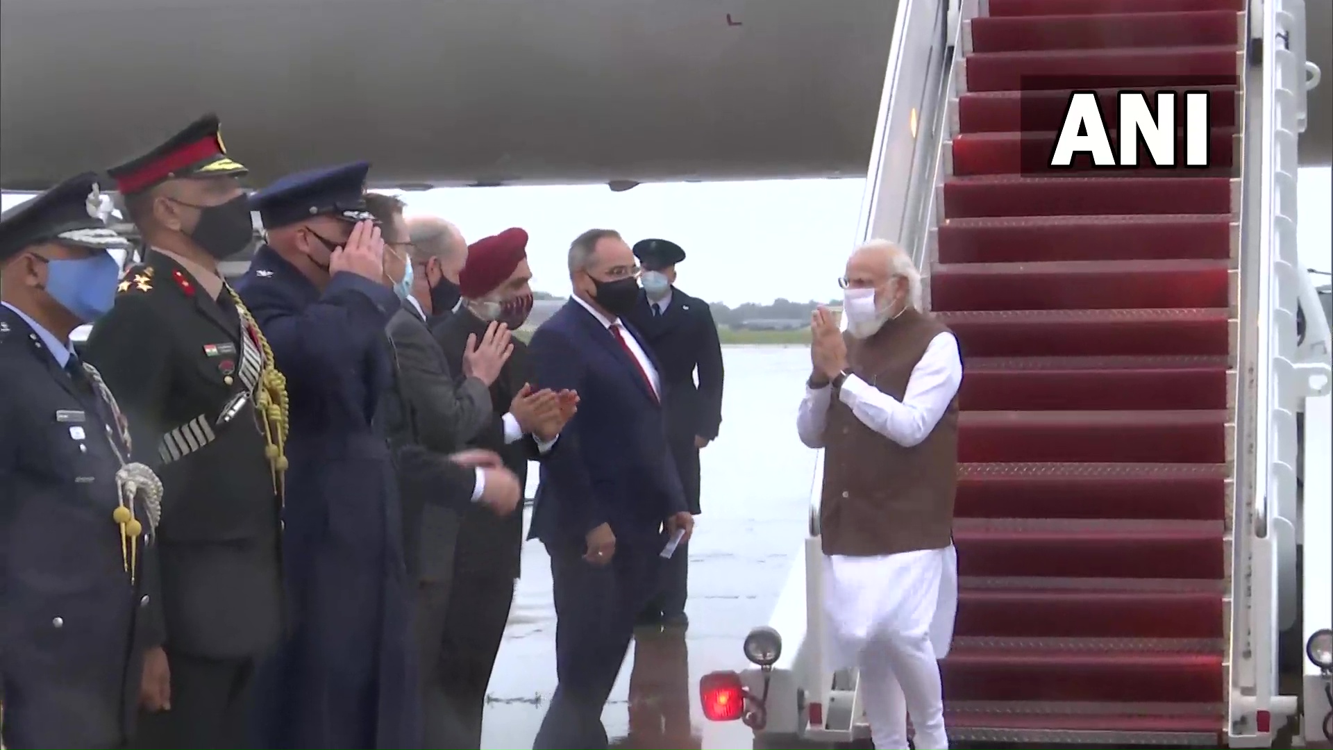 ANI on Twitter: "US: PM Narendra Modi was received by India's Ambassador to the US Taranjit ...