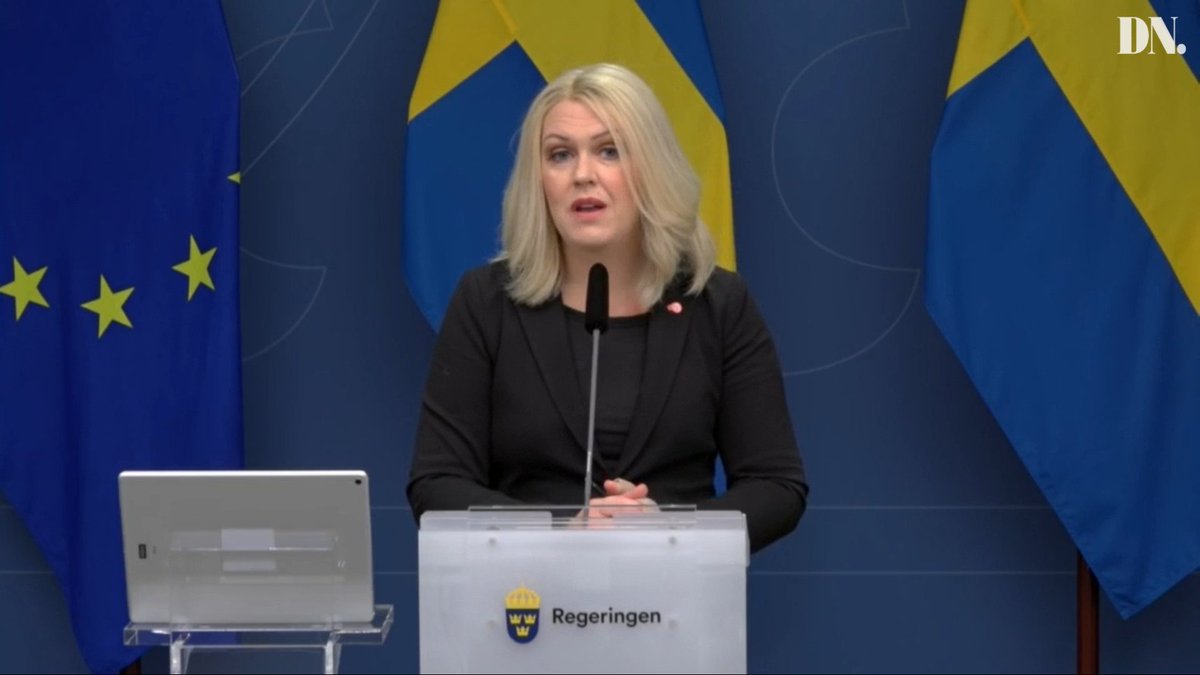 Jari Lairolahti on Twitter: "Vidare så säger #Carlson att #vaccin är det enda som hjälper samt ...